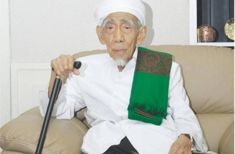 KH Maimoen Zubair Atau Mbah Moen : “Agar Rezeki Lancar dan Jauh dari ...
